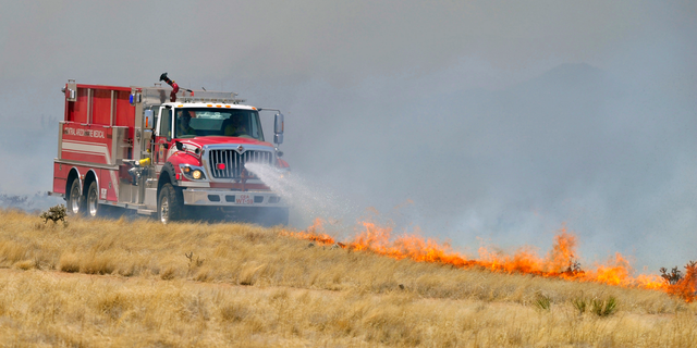 Fast-growing fire destroys homes in northern Arizona | Fox News