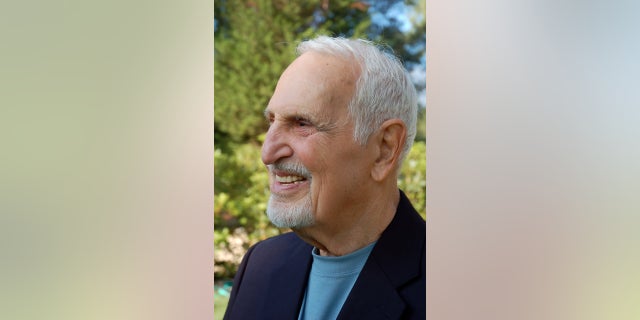 Manny Roth, founder of Café Wha?, dead at 94 | Fox News