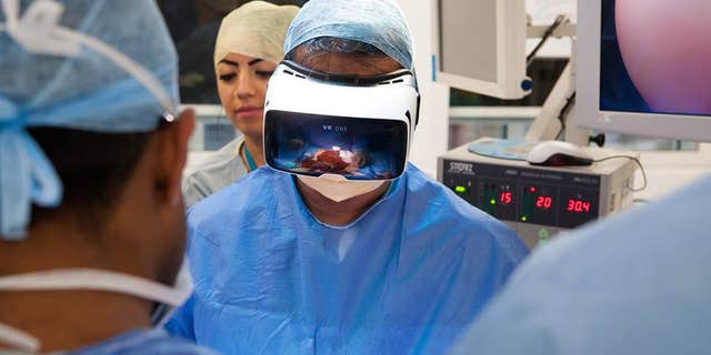 British surgeons live-stream operation with 360-degree cameras | Fox News