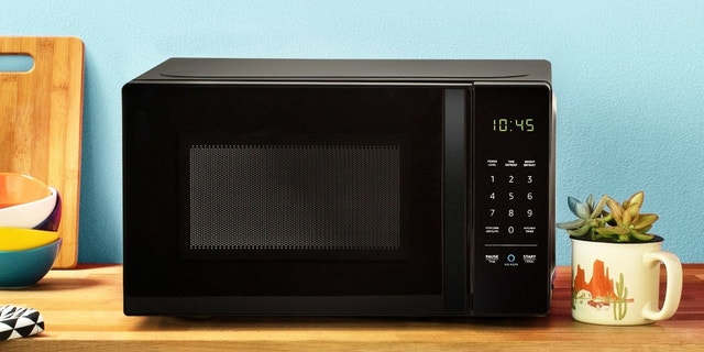 'Microwave challenge' has people slowly spinning on the floor in latest ...