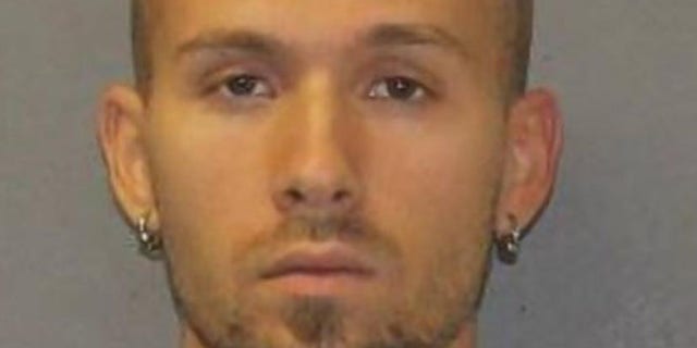 Fugitive nabbed after posting Facebook selfies from Mexico | Fox News