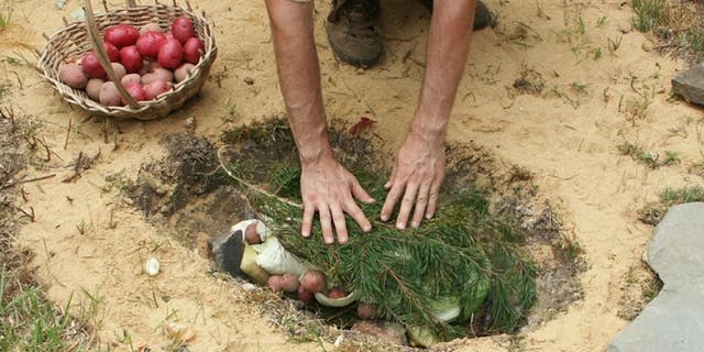 2 ways to build a steam pit for camp cooking | Fox News