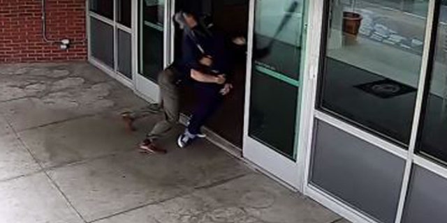 Cop tackles bat-wielding man who was threatening police | Fox News