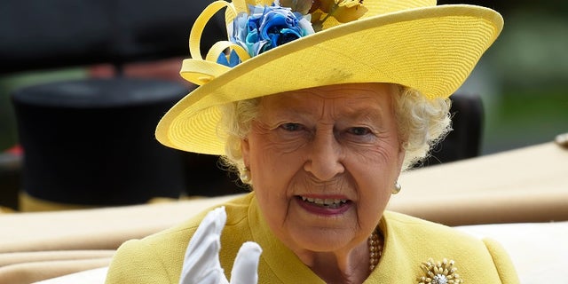 Teen tried to assassinate Queen Elizabeth II during 1981 trip to New ...
