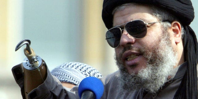Hook-handed UK hate preacher says he was tipped off about 9/11 days ...