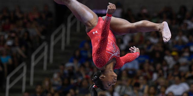 Gabby Douglas Simone Biles Headline Us Womens Gymnastics Team Bound