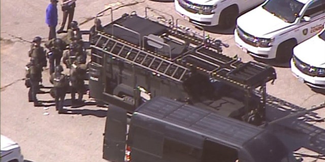 St Louis Man Shoots Us Marshal Prompting Standoff With Police Swat