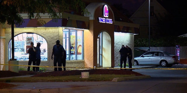 Armed Taco Bell workers shoot, kill robbery suspect | Fox News