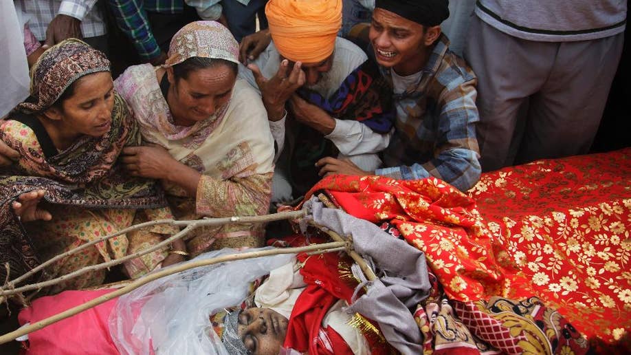 India, Pakistan trade border fire in Kashmir, 6 killed | Fox News