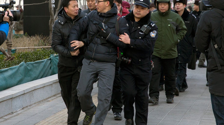 Foreign Reporters Harassed Ny Times Faces Visa Woes As China Ups