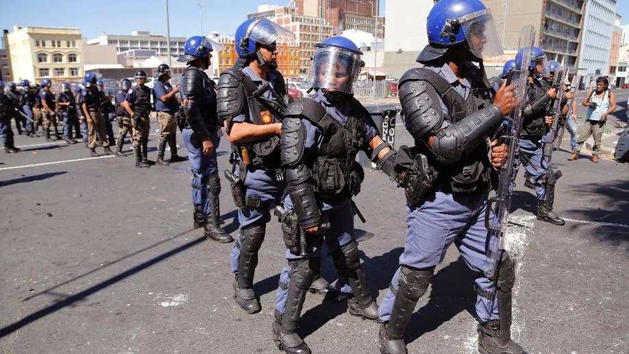 South African police use stun grenades on student protesters | Fox News South African police use stun grenades on student protesters | Fox News