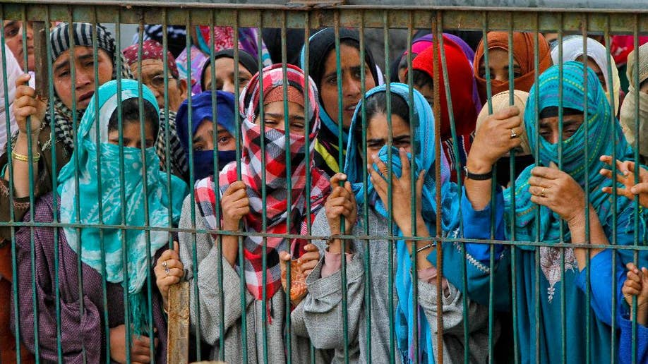 4 Indian Soldiers 3 Suspected Rebels Killed In Kashmir Fighting Fox News
