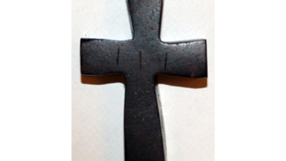 Police look for owner of small wooden cross in murder of Colorado girl ...