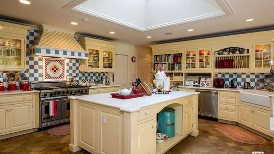 Goldie Hawn and Kurt Russell Selling Pacific Palisades Home for $7M | Fox News