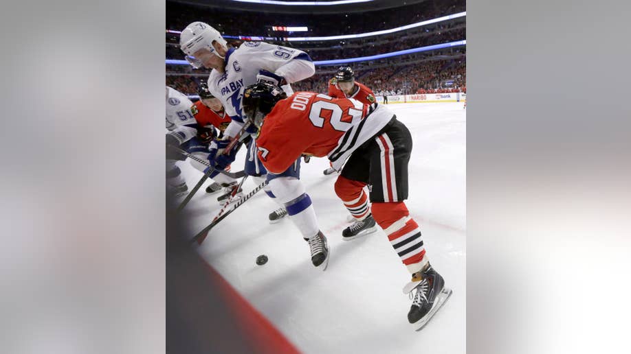 Chicago Blackhawks stop Tampa Bay's 6-game win streak with 3-2 shootout ...