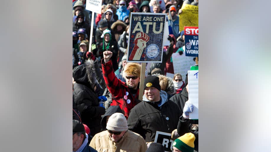 Smaller crowds protest Wisconsin right-to-work plan than against 2011 ...
