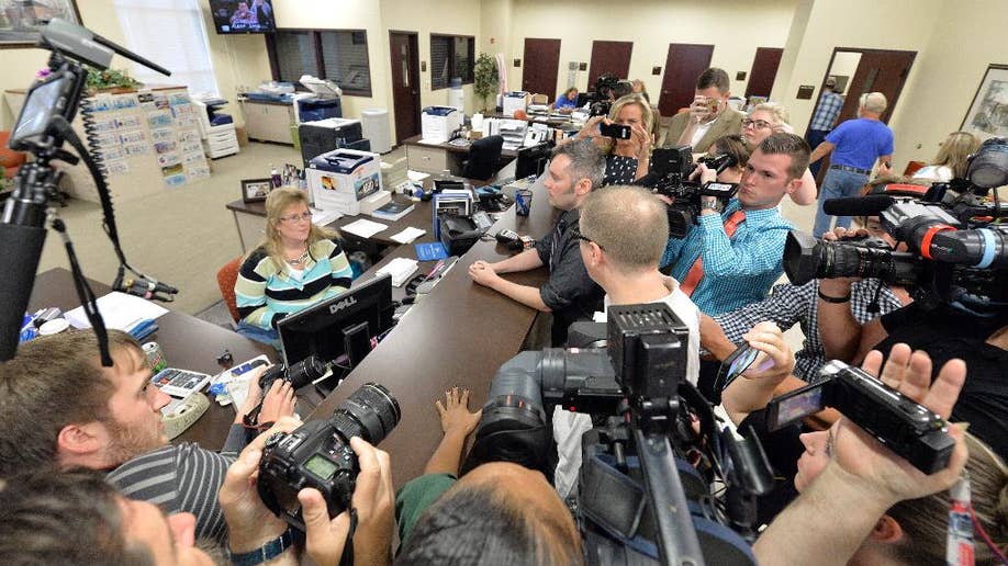 Kentucky Clerk Still Refuses To Issue Same Sex Marriage Licenses