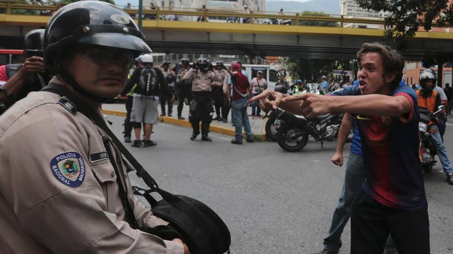 Dozens hurt, 1 dead in violent day of protests in Venezuela | Fox News