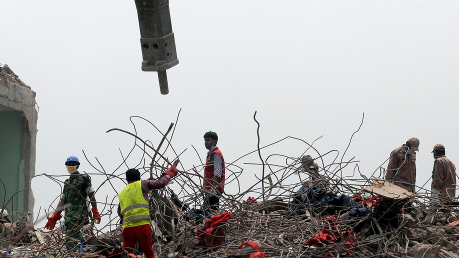 Death toll from factory collapse in Bangladesh passes 1,000 as recovery ...