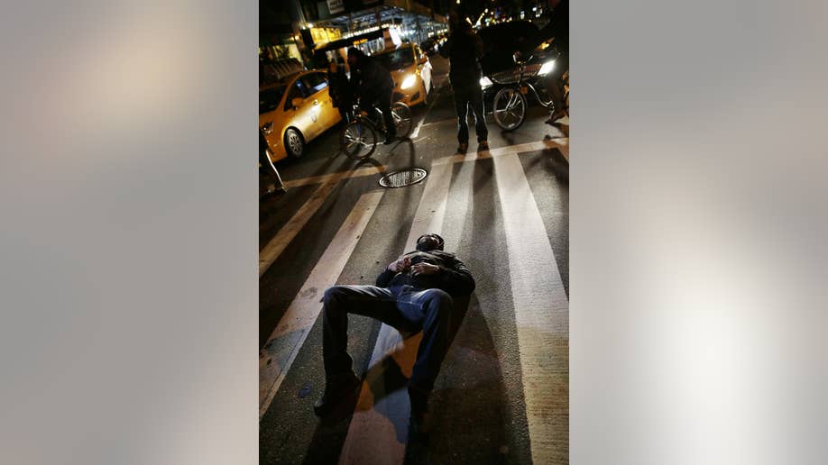 Decision Not To Indict Officer In New York Chokehold Death Highlights