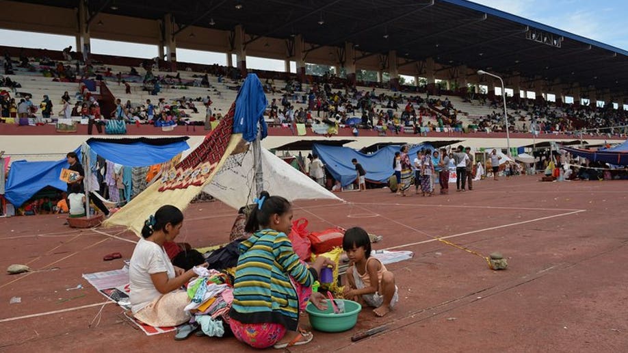 Thousands flee Philippine rebel siege | Fox News