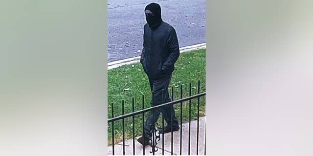 Masked Gunman Targeting Victims In Chicago Neighborhood 2 Men Killed