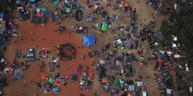 Migrants march to border in Tijuana | Fox News