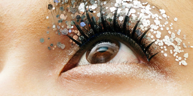 'Christmas Tree Eyebrows' are indeed a thing people are actually doing ...