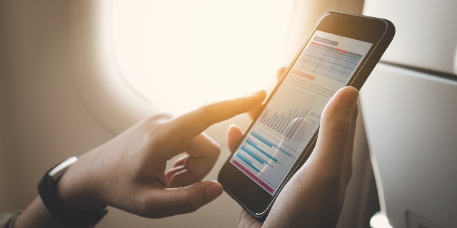 Aer Lingus passenger gets $300 phone bill after not using airplane mode ...