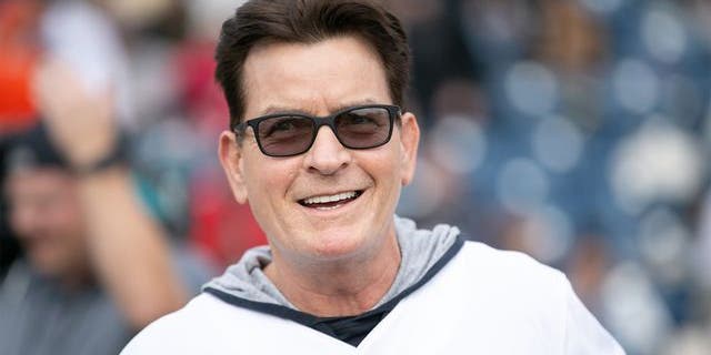 Charlie Sheen cuts $1.5M from Beverly Hills bachelor pad asking price ...
