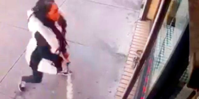 Pregnant woman, upset over lack of beef patties, smashes New York ... Pregnant woman, upset over lack of beef patties, smashes New York ...