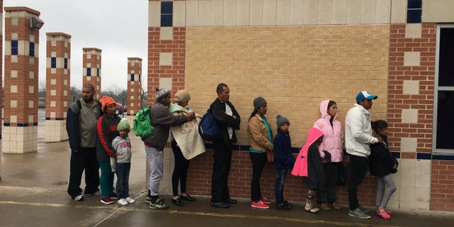 Border Agents Overwhelmed As Texas Begins Processing Migrant Caravan