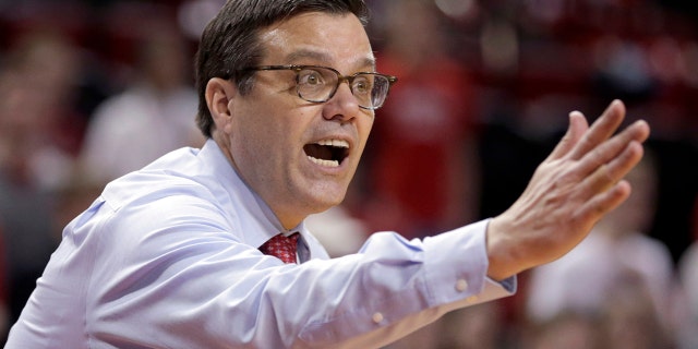 Nebraska Cornhuskers coach Tim Miles takes tumble on way to locker room ...