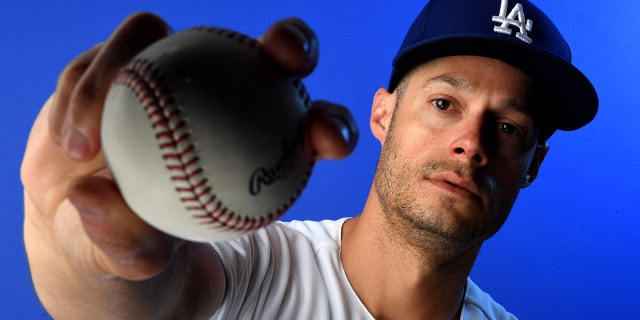 Los Angeles Dodgers' Joe Kelly suffers strange injury during spring ...