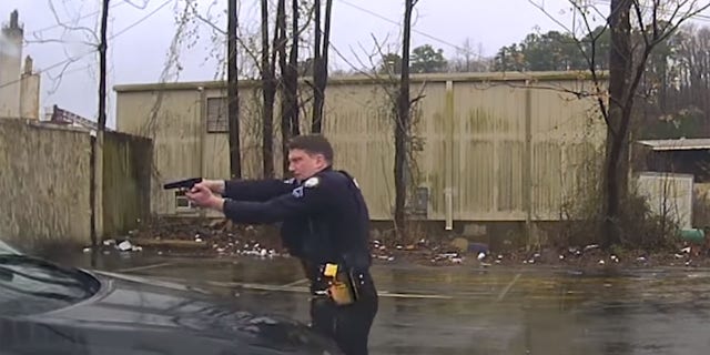 Arkansas police officer fires at least 15 times into car while on hood ... Arkansas police officer fires at least 15 times into car while on hood ...
