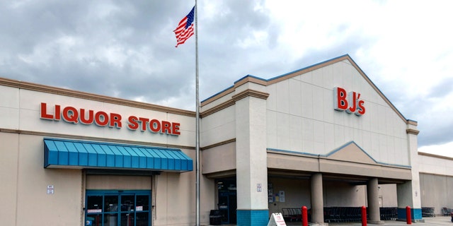 Bjs Wholesale Club Offering Free Membership Reserved Hours For First