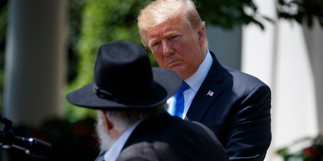 Rabbi wounded in synagogue shooting urges Trump to bring 'moment of ... Rabbi wounded in synagogue shooting urges Trump to bring 'moment of ...