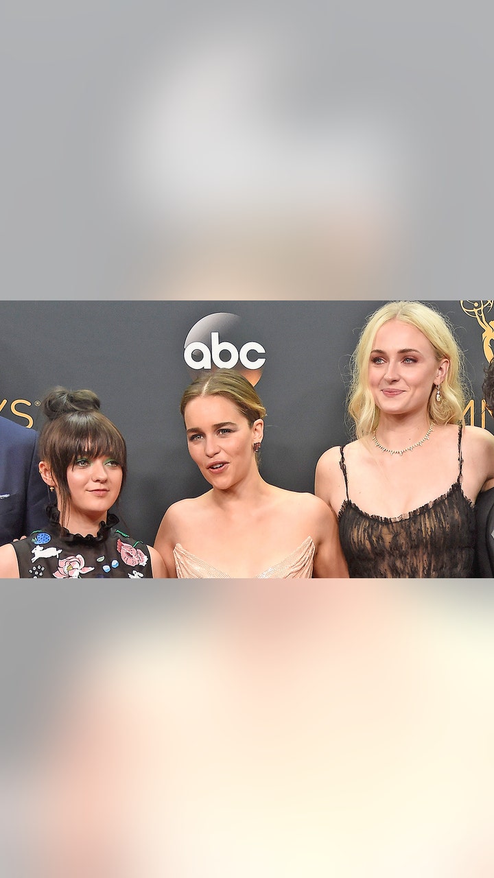 Maisie Williams Y Emilia Clarke