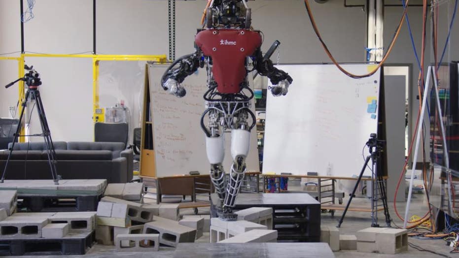 Humanoid robot crosses balance beam with ease in new video | Fox News
