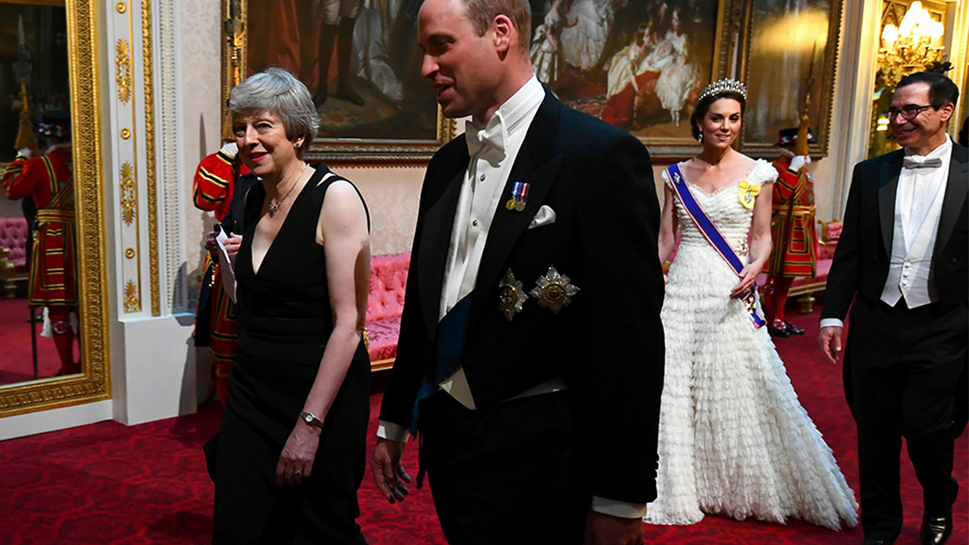 President Trump, Queen Elizabeth attend state banquet at Buckingham ...