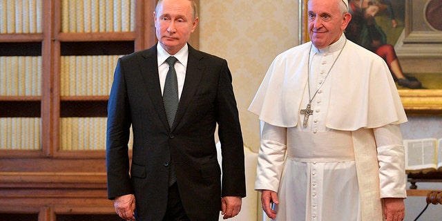 Pope Francis And Putin Meet At Vatican Discuss Syria Ukraine Fox News