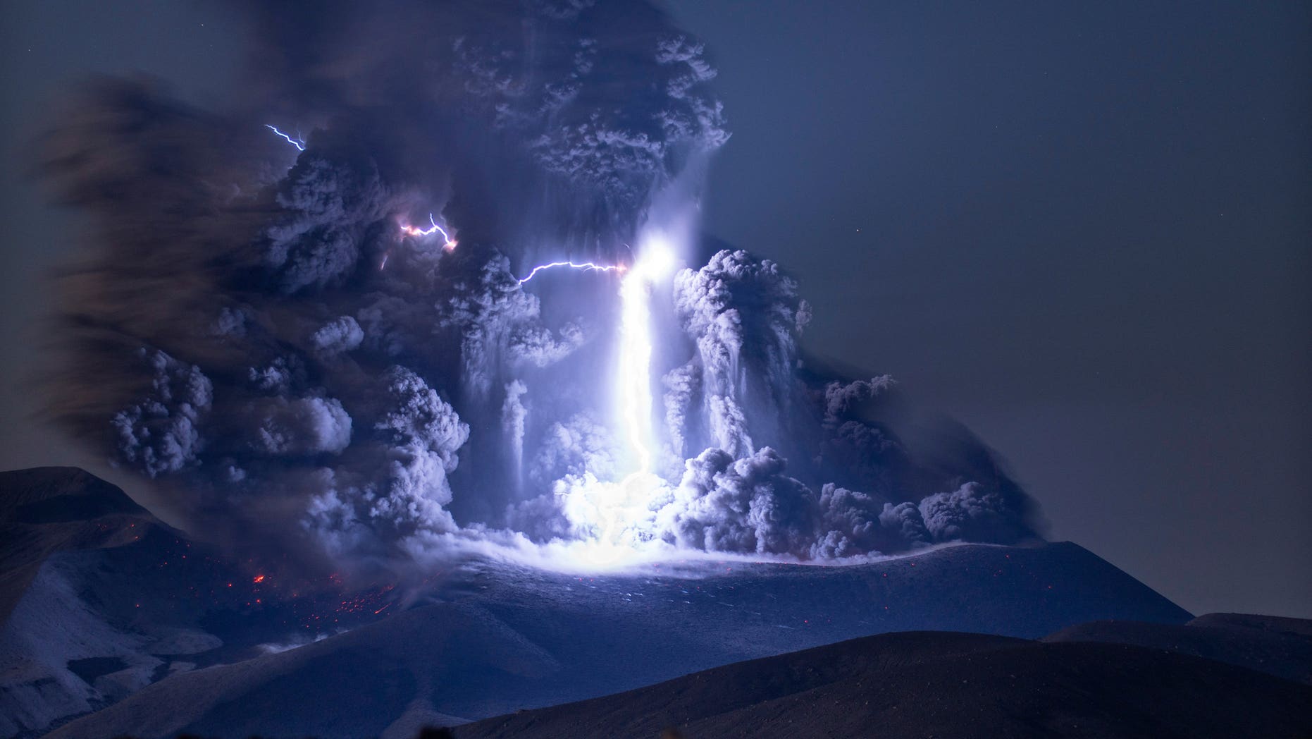 Stunning image of rare volcanic lightning captured by German ...
