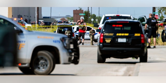 Gunman in Texas shooting rampage armed with 'AR-type weapon,' acted ... Gunman in Texas shooting rampage armed with 'AR-type weapon,' acted ...