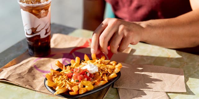 Taco Bell adding Buffalo Chicken Nacho Fries to menu, bringing Nacho ... Taco Bell adding Buffalo Chicken Nacho Fries to menu, bringing Nacho ...