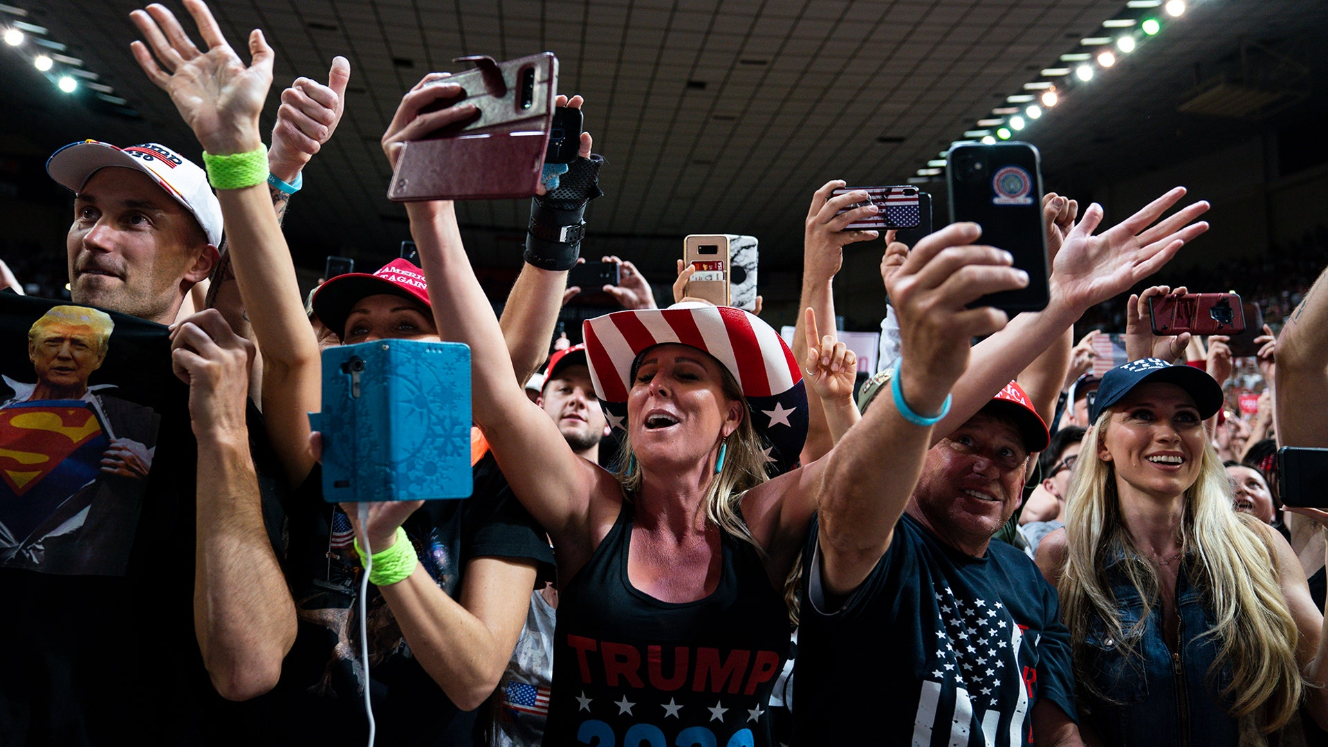 As Dems debated, President Trump held fiery rally in Arizona: pictures ...