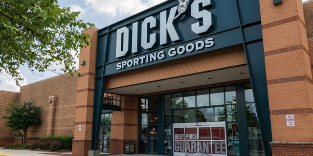 Dicks Sporting Goods Pulling Hunting Gear From 440 More Locations