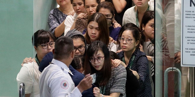Fired Security Guard At Philippines Mall Releases Hostages After