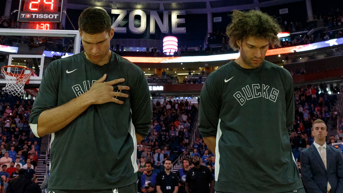 Brook Lopez And Robin Lopez