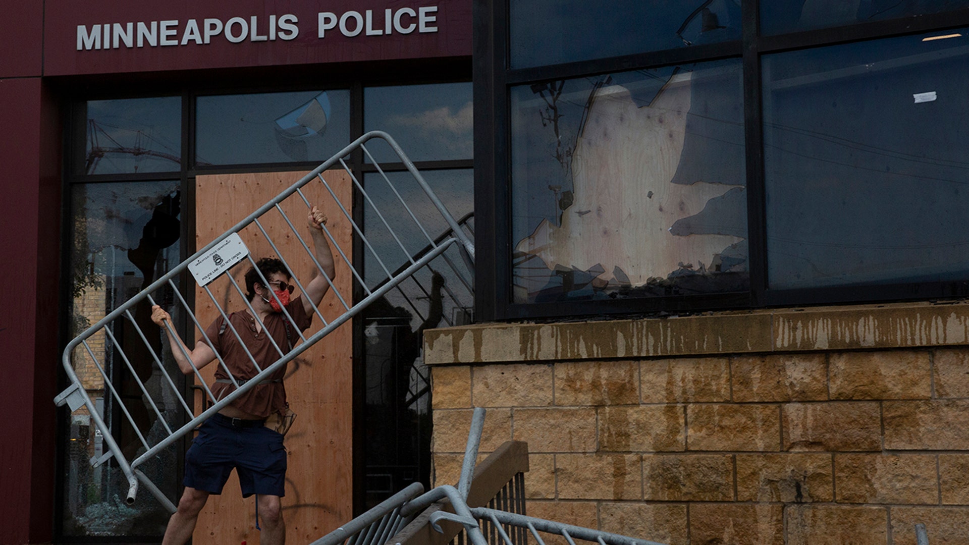 More violence rocks Minneapolis after George Floyd's death; 1 killed ...
