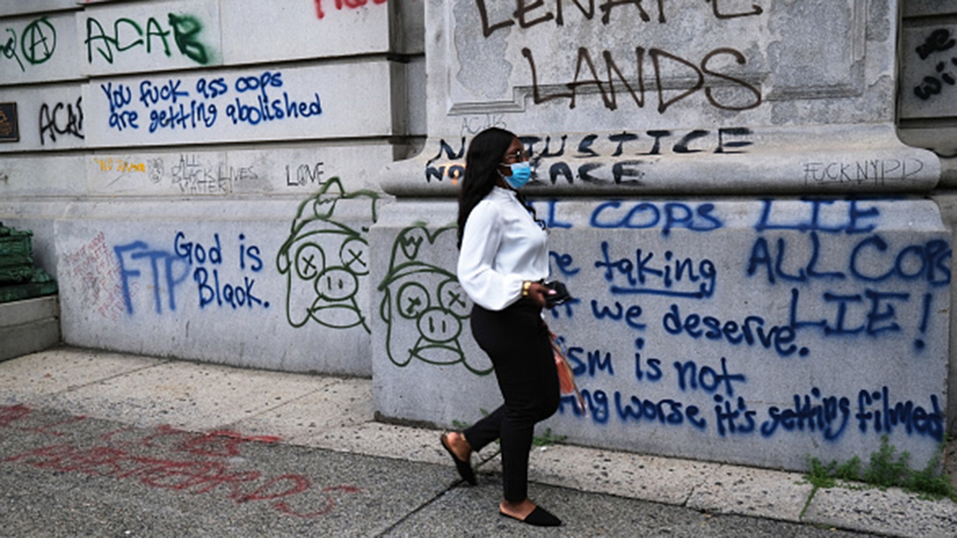 Manhattan covered in graffiti as demonstrators say NYPD budget cuts not ...